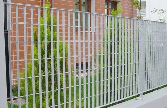 Corrosion Resistant Welded Mesh Fencing Steel Grating Fence