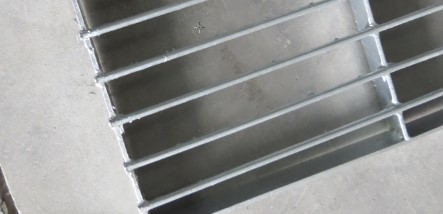 OEM Metal Grid Floor Steel Grating Fence For Animal Cage Construction