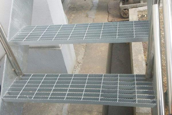 Non Slip Steel Grate Stair Treads Ladder Step Plate